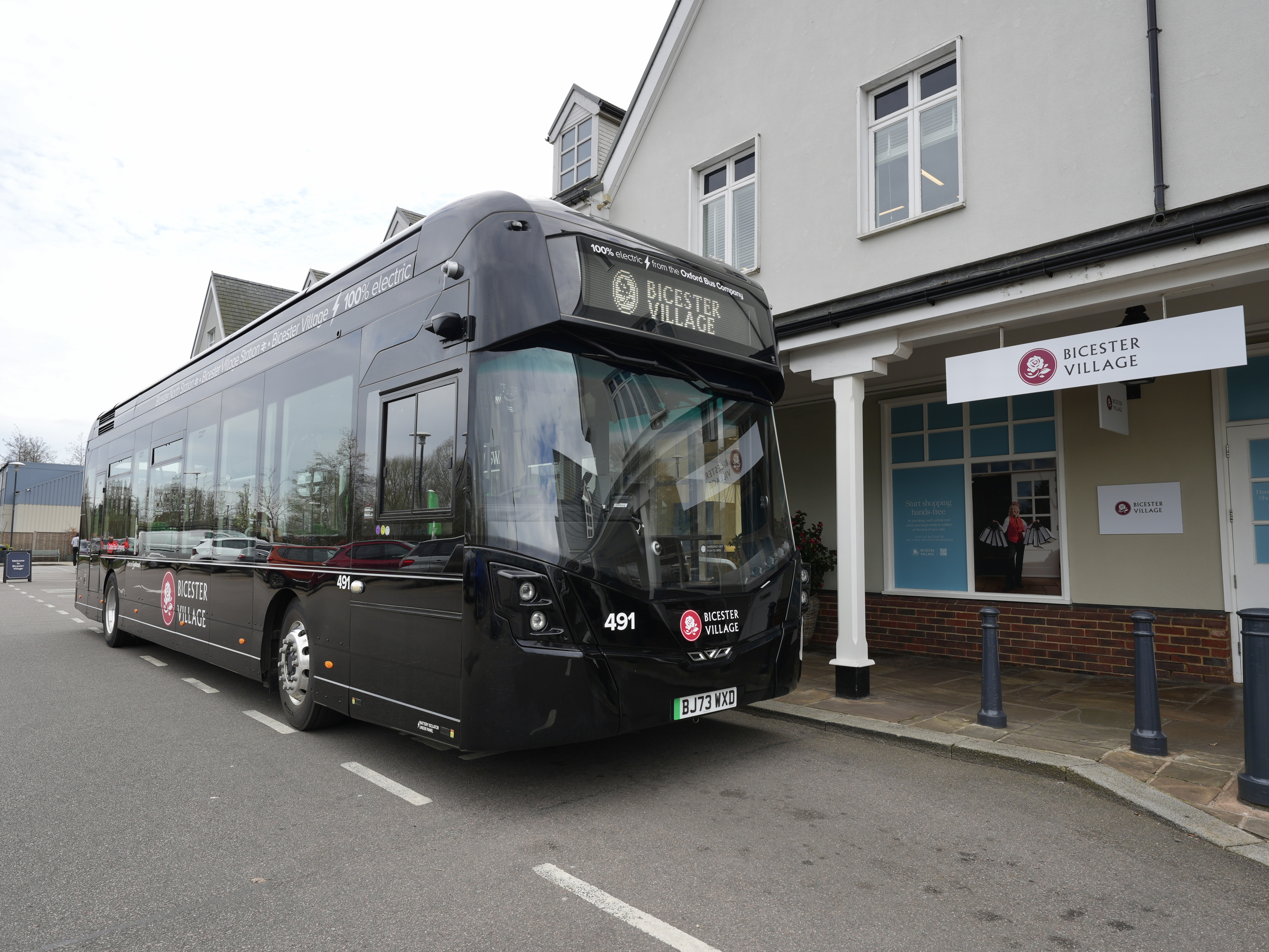 Bicester Village shuttle service goes electric - Oxford Bus Company and ...