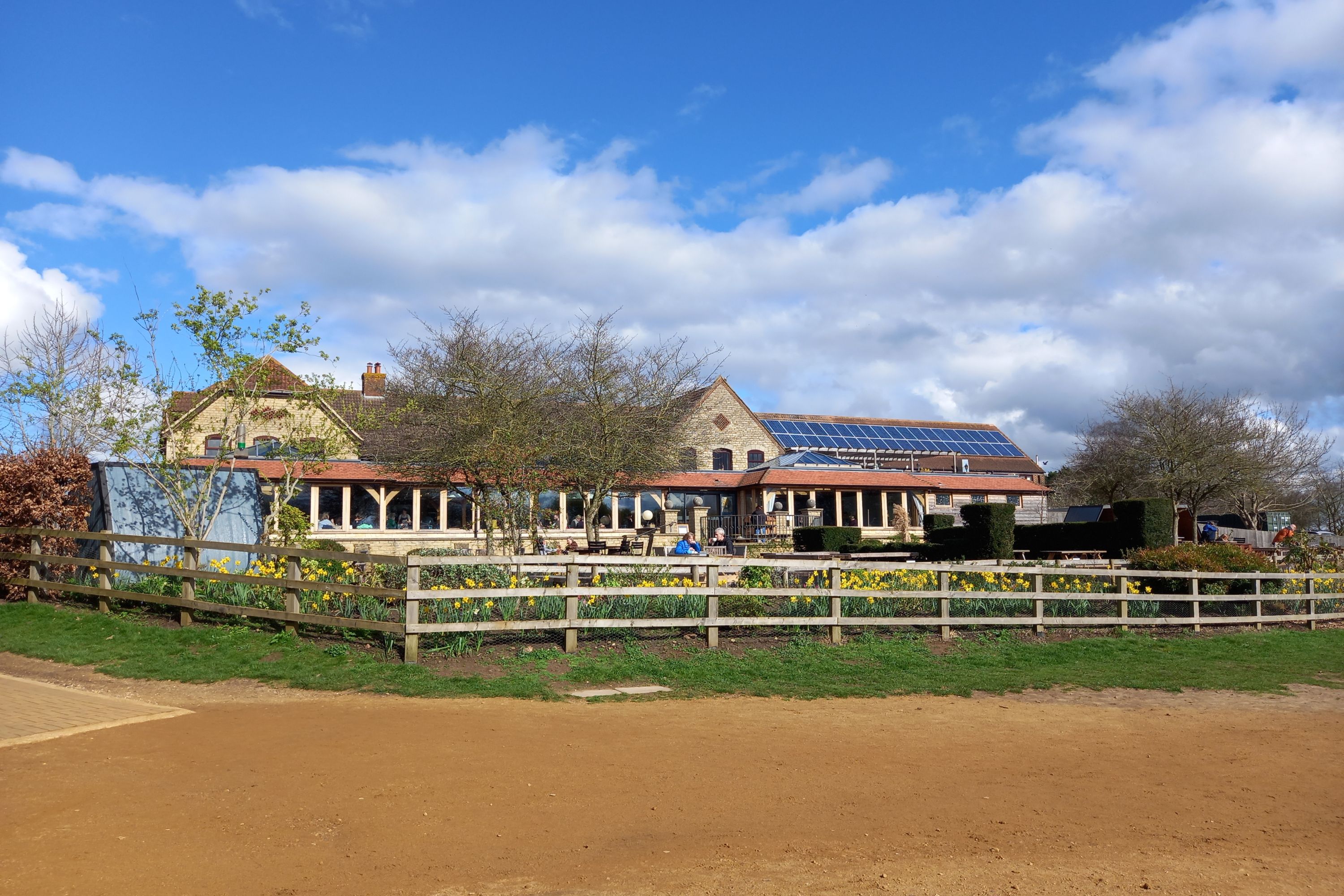 Millets Farm Centre - Oxford Bus Company and Thames Travel