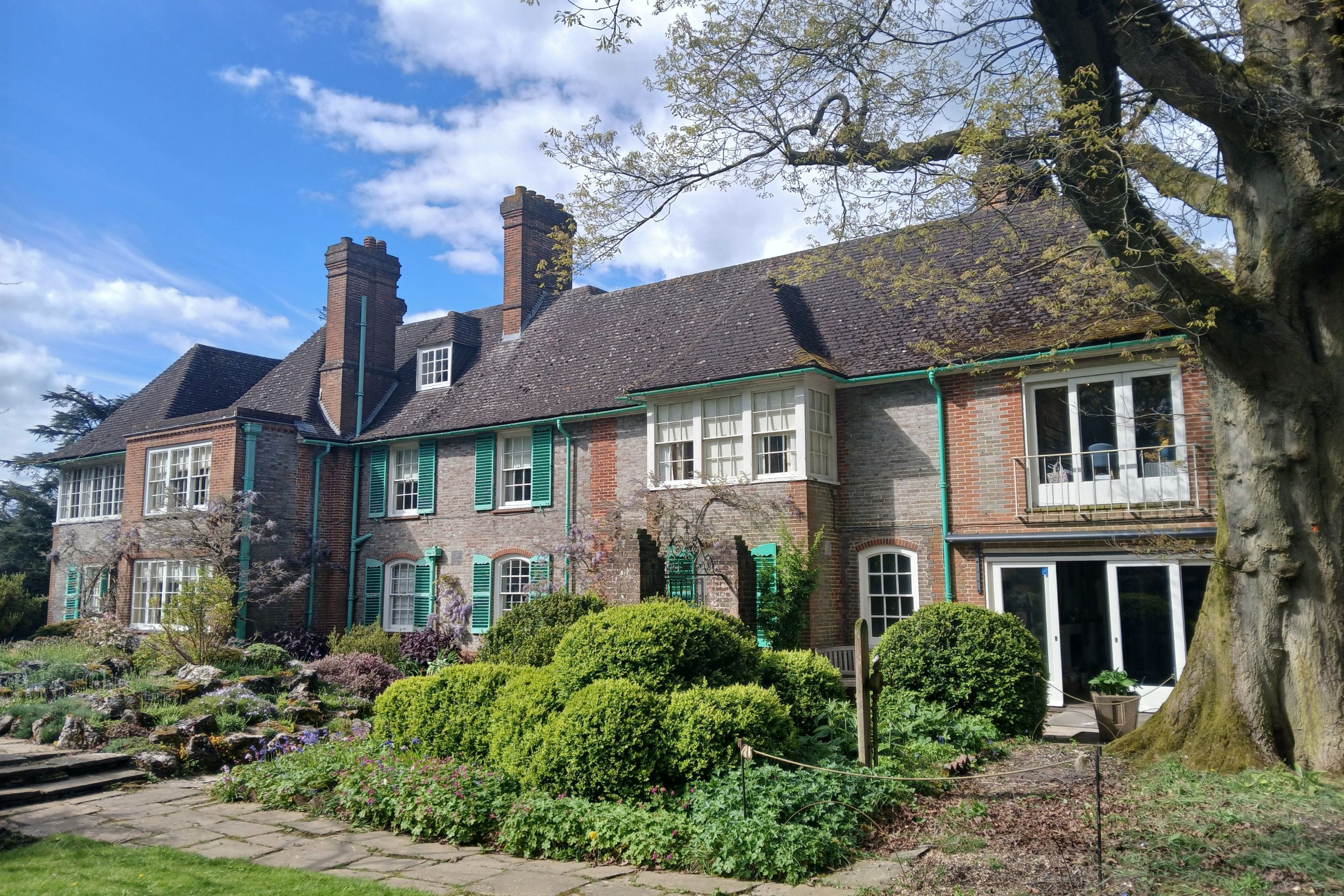 Nuffield Place - Oxford Bus Company and Thames Travel
