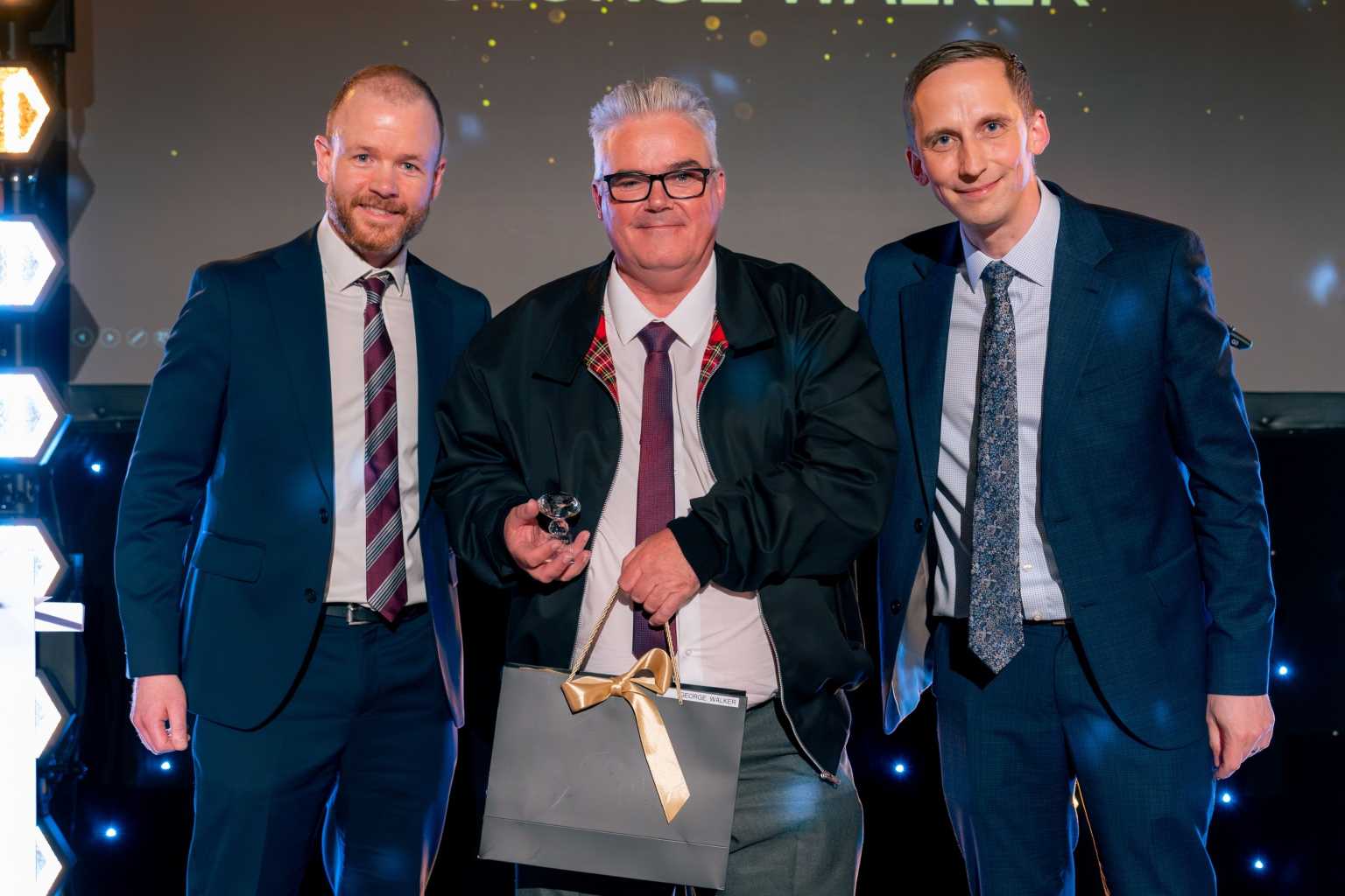 Thames Travel bus driver celebrates 25 years behind the wheel - Oxford ...